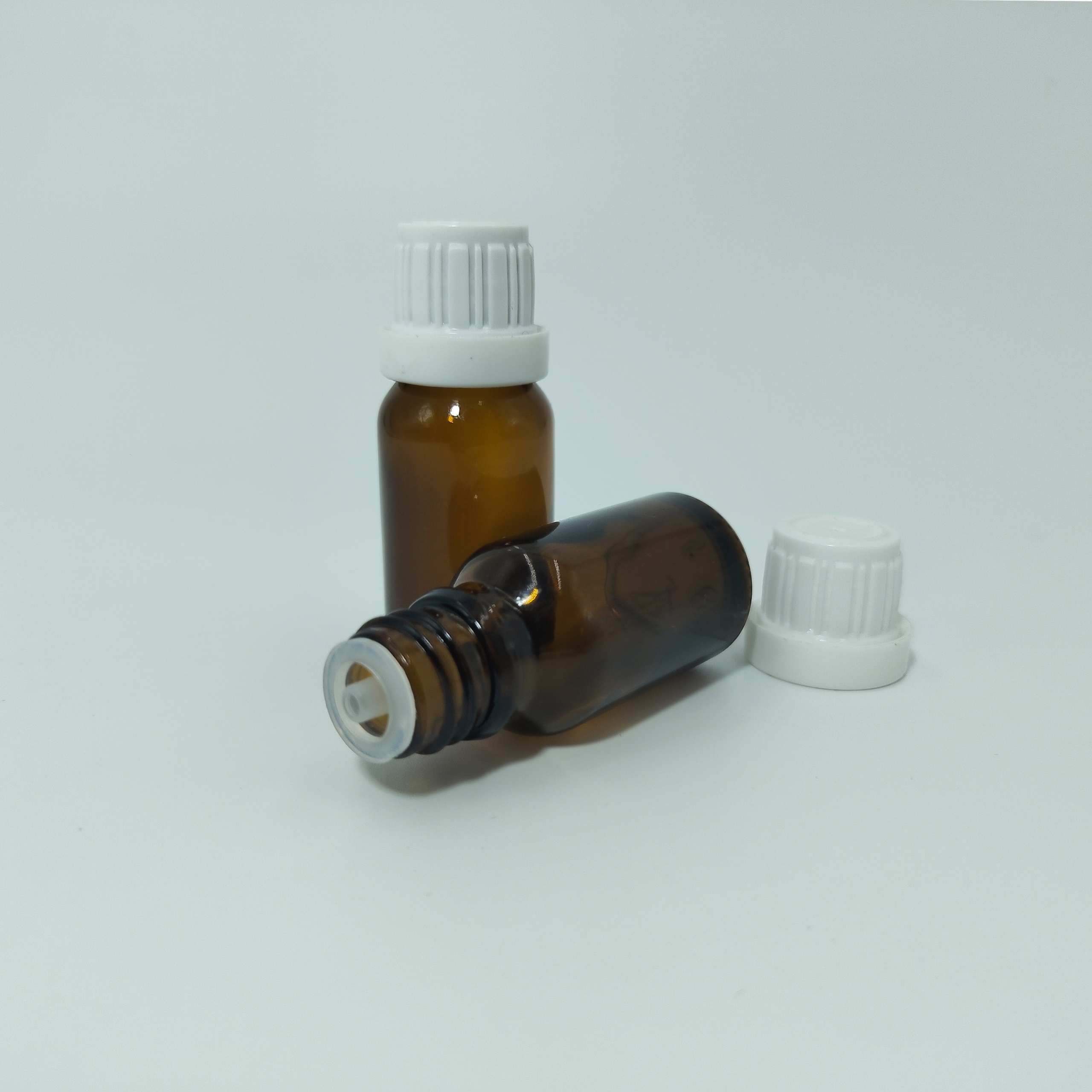 15ml Amber Dropper Bottle – Euro Cap & Insert – White – Glasspack.lk