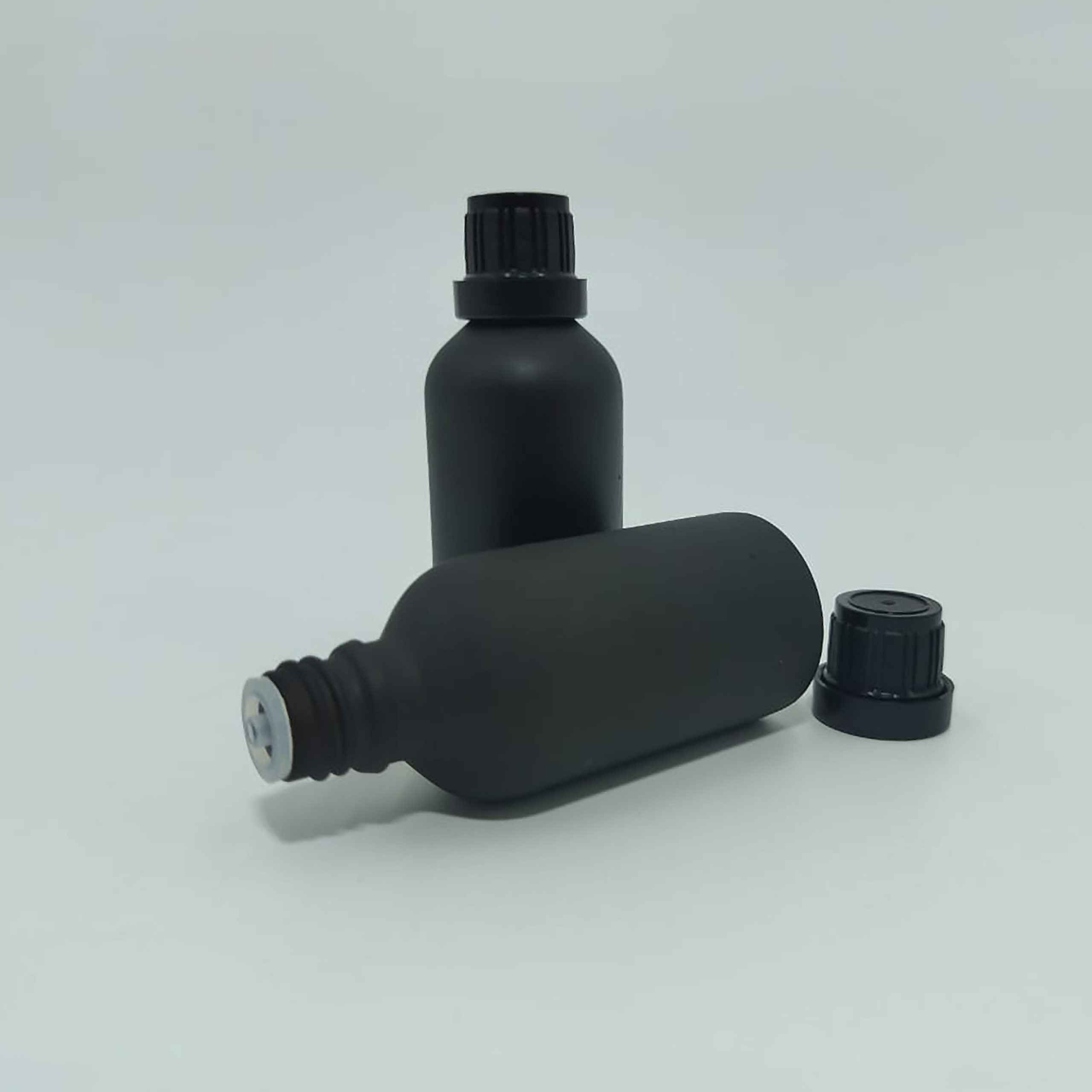 30ml Black Matt Dropper Bottles – Euro Cap & Insert – Black – Glasspack.lk